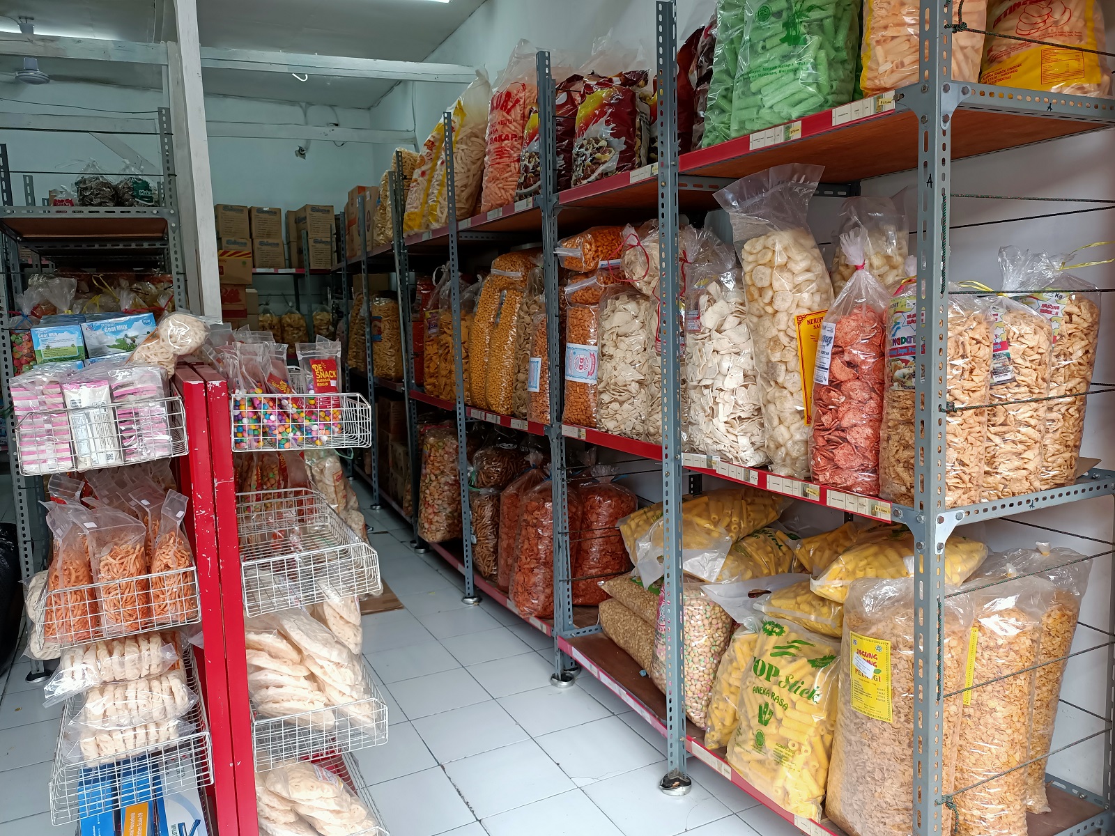 AGEN MAKANAN RINGAN PEDAS KEKINIAN