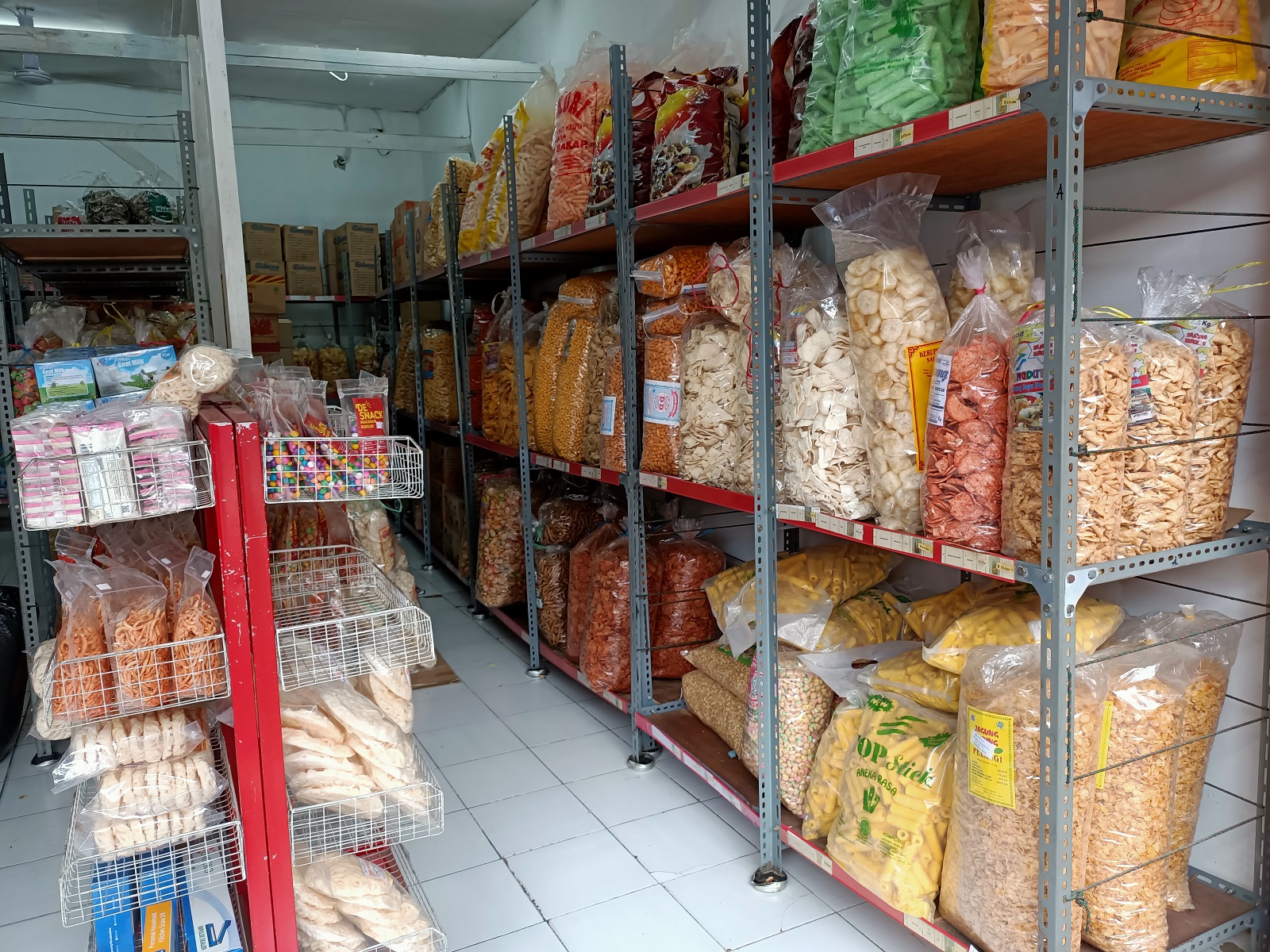 GROSIR MAKANAN RINGAN PEDAS UNTUK JUALAN